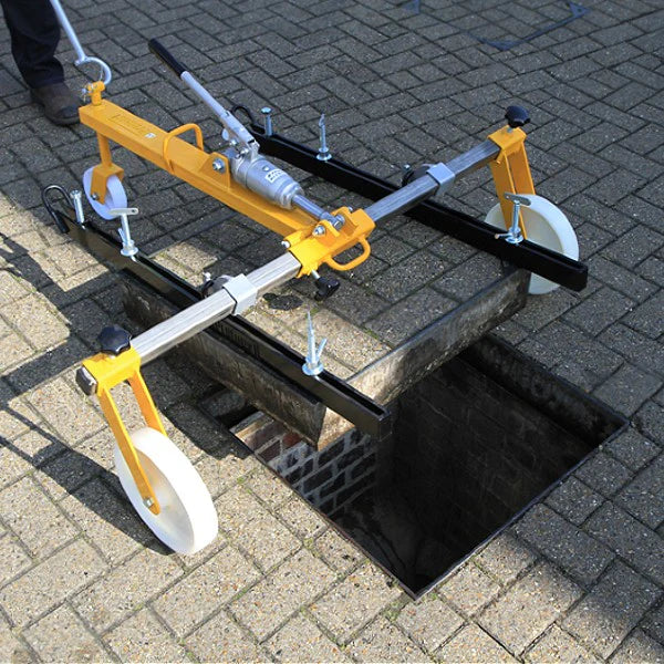 Eichinger® Hydraulic Manhole Lifter & Safety Course – Lifting365 UK